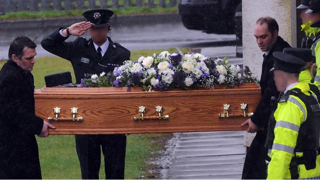 Philippa Reynolds: Funeral hears how she 'touched lives' - BBC News