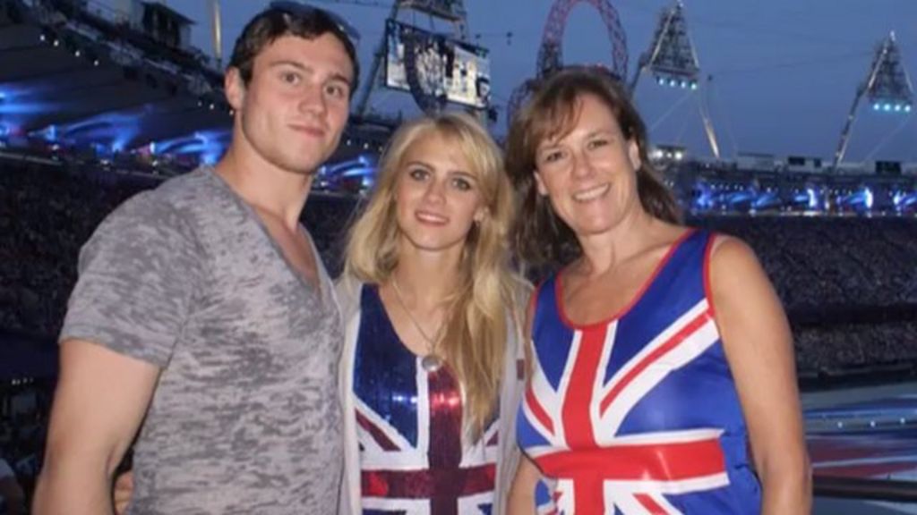 Backpacker Sam Woodhead missing in Australian outback - BBC News