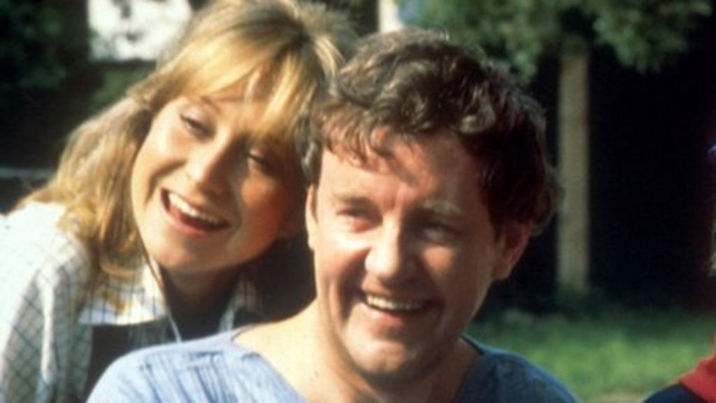Richard Briers, The Good Life star, dies aged 79 - BBC News