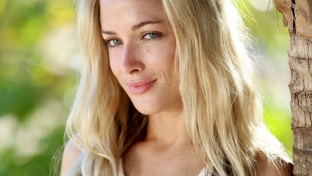 Reeva Steenkamp memorial to be held in South Africa - BBC News
