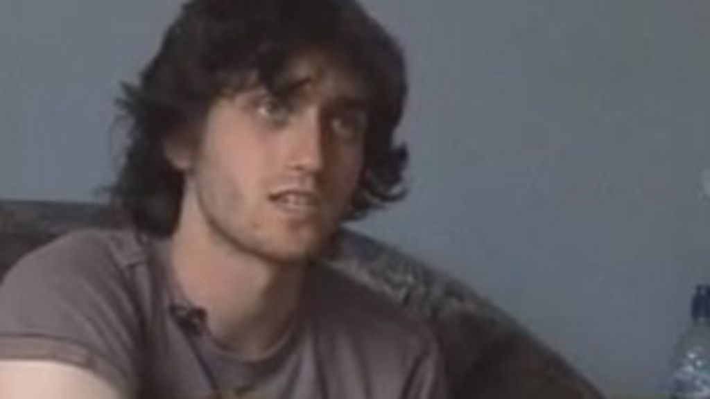 Comedian Jay Foreman swearing CD sold at kids show - BBC News