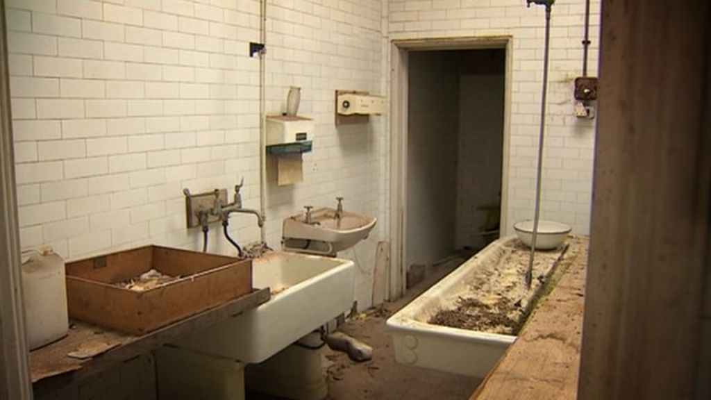 Two former mortuaries auctioned for £56,000 - BBC News