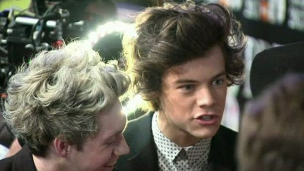 Ricky reports from the Brit Awards - BBC Newsround