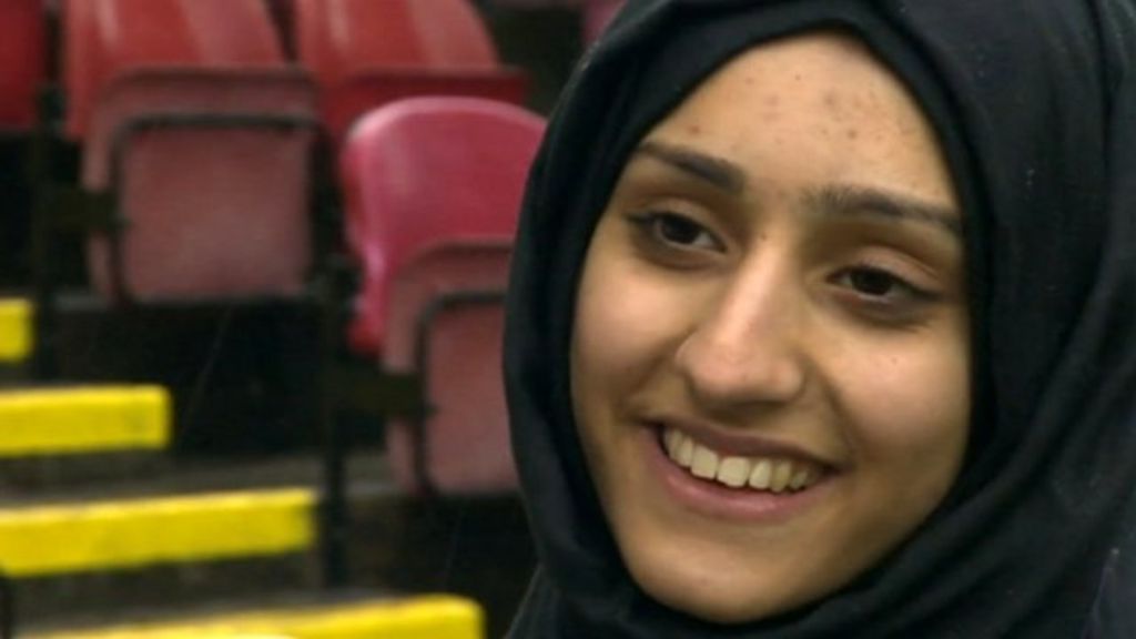 Bradford City's hijab-wearing teenage fan - BBC News