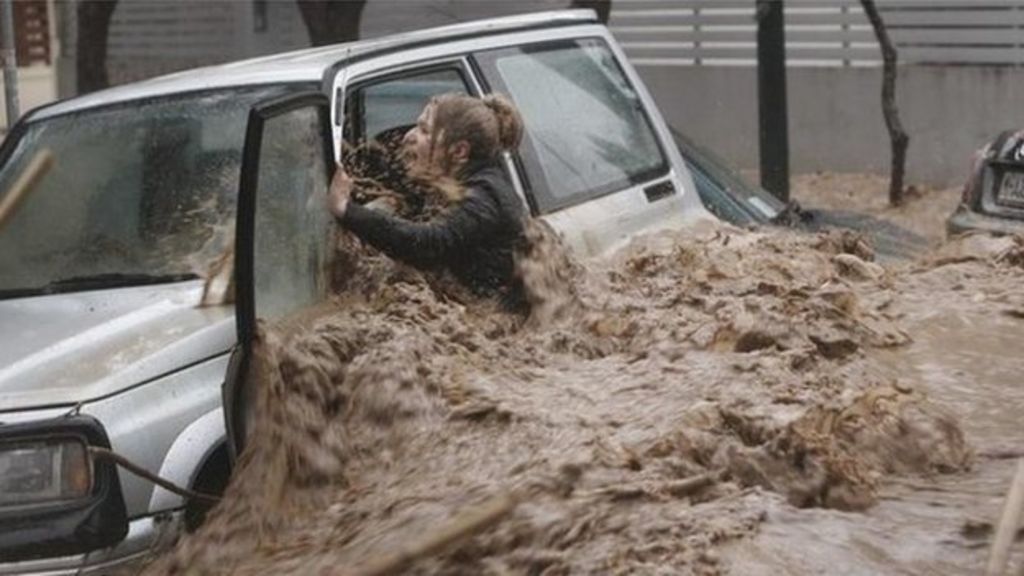 Woman rescued from Athens floods - BBC News