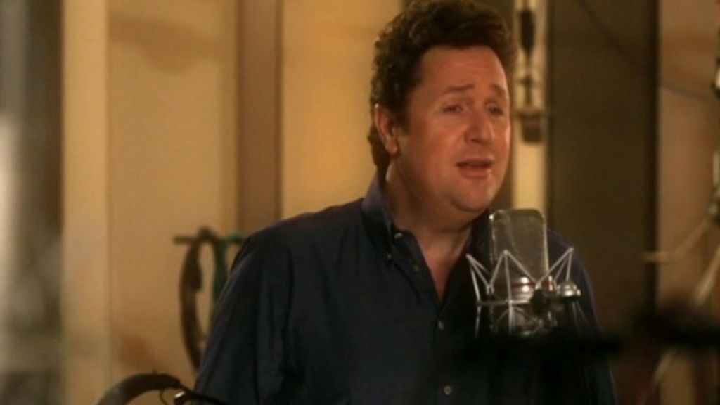 Michael Ball revisits Les Miserables - BBC News
