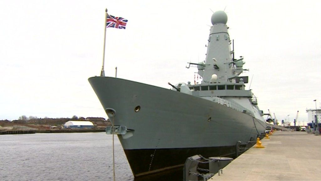 HMS Dauntless arrives on the River Tyne - BBC News