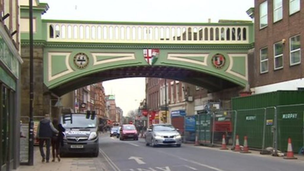 Worcester Foregate Street bridge reopens after revamp - BBC News