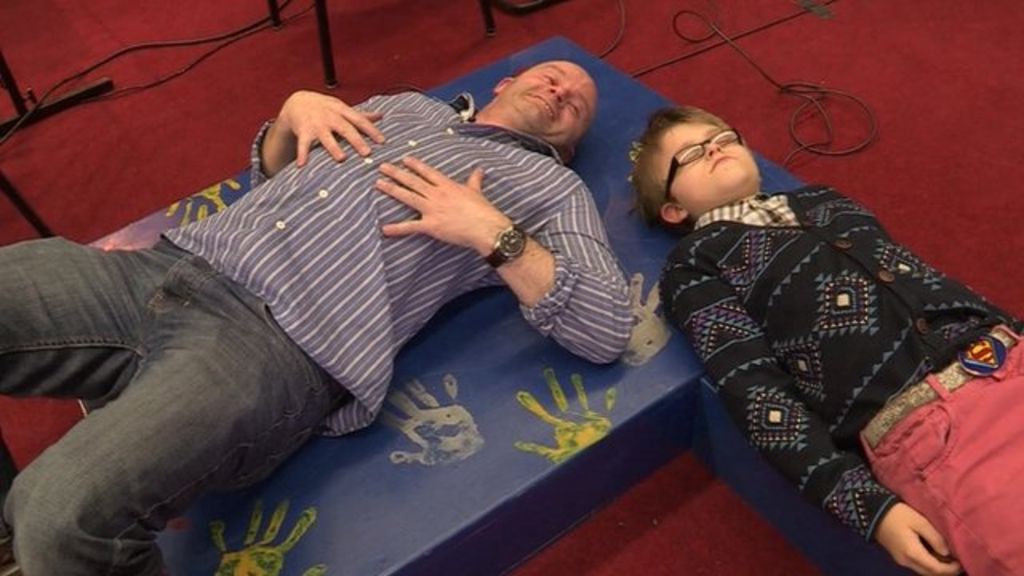 Making music accessible for deaf children - BBC News