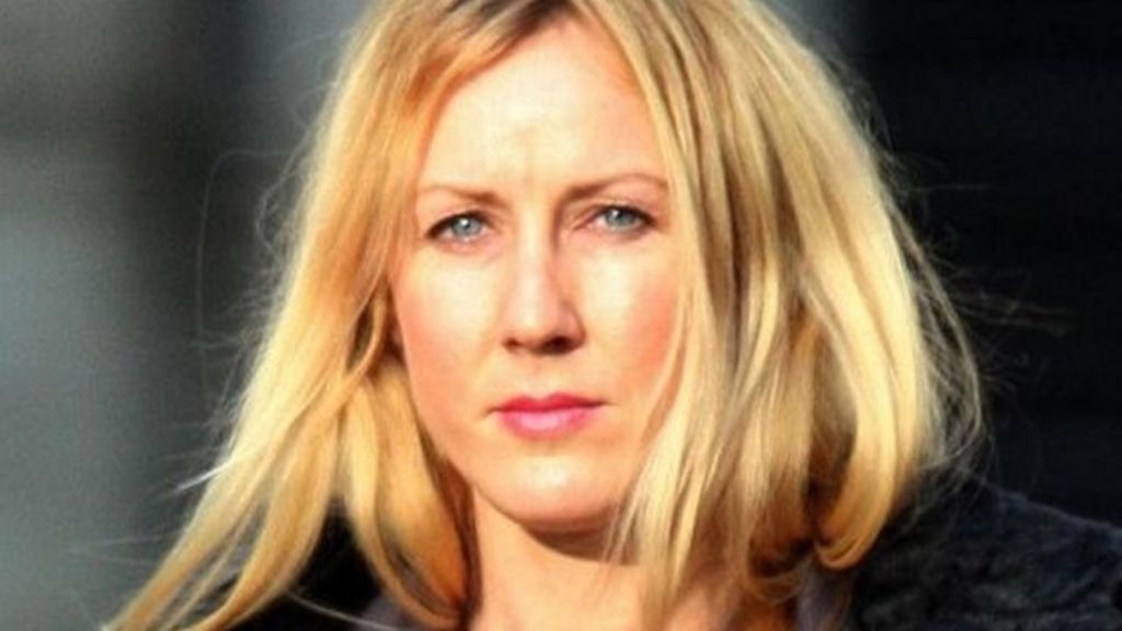 Sally Roberts objects to son Neon's cancer treatment - BBC News