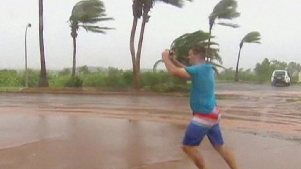 Australia: North-west coast braced for Cyclone Rusty - BBC News