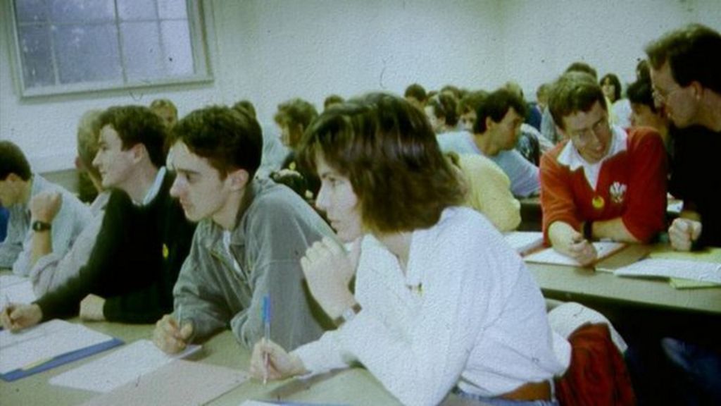 What sort of history should be taught? - BBC News