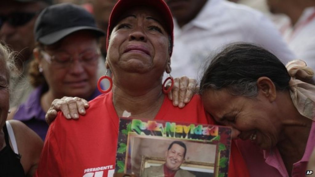 Hugo Chavez: Coverage as body moved from hospital - BBC News