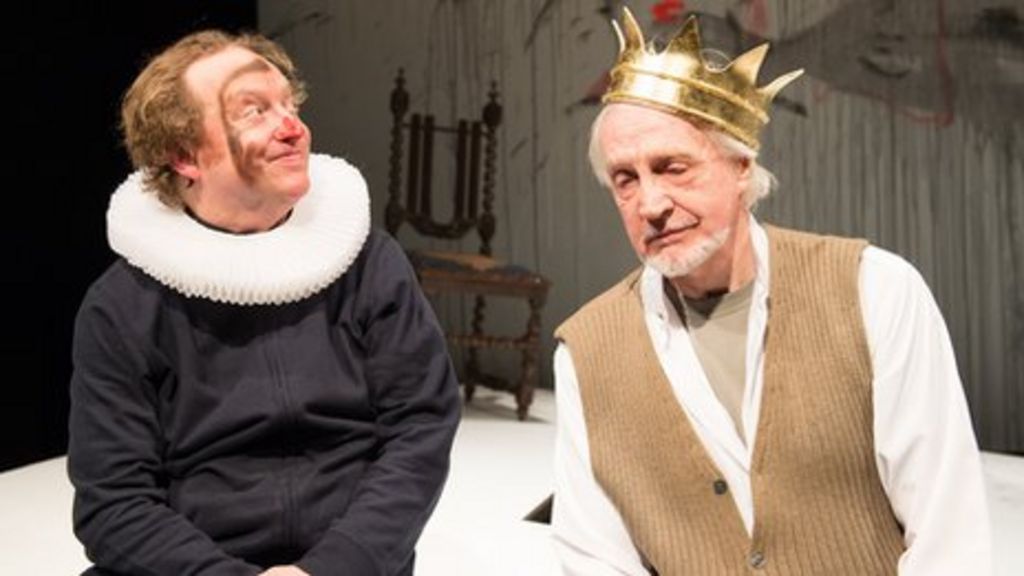 Actor Edward Petherbridge puts stroke story on stage - BBC News