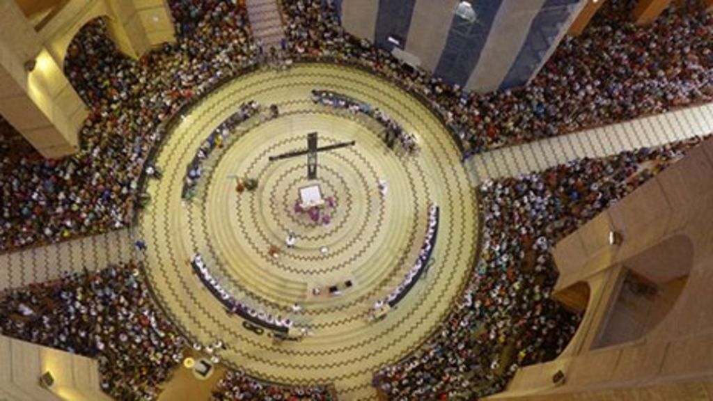 Brazil Catholics await new pope amid challenges - BBC News