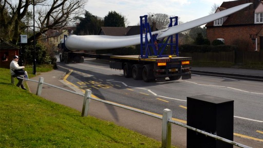 Wind farm turbine transportation is 'biggest' ever load - BBC News
