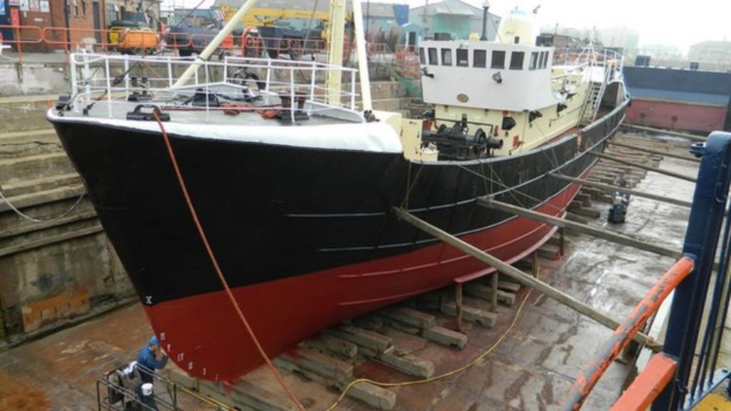 Lowestoft fishing trawler the Mincarlo to re-open to the public - BBC News