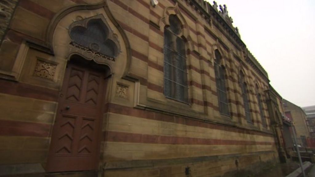 Bradford's last synagogue gets financial lifeline - BBC News