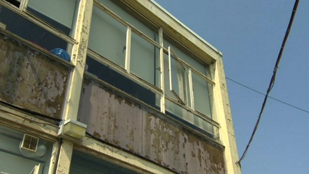 UK's most dilapidated schools must wait for re-building money - BBC News