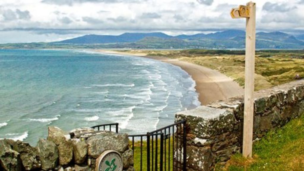 In Pictures: Philip Pullman's inspirational Wales - BBC News