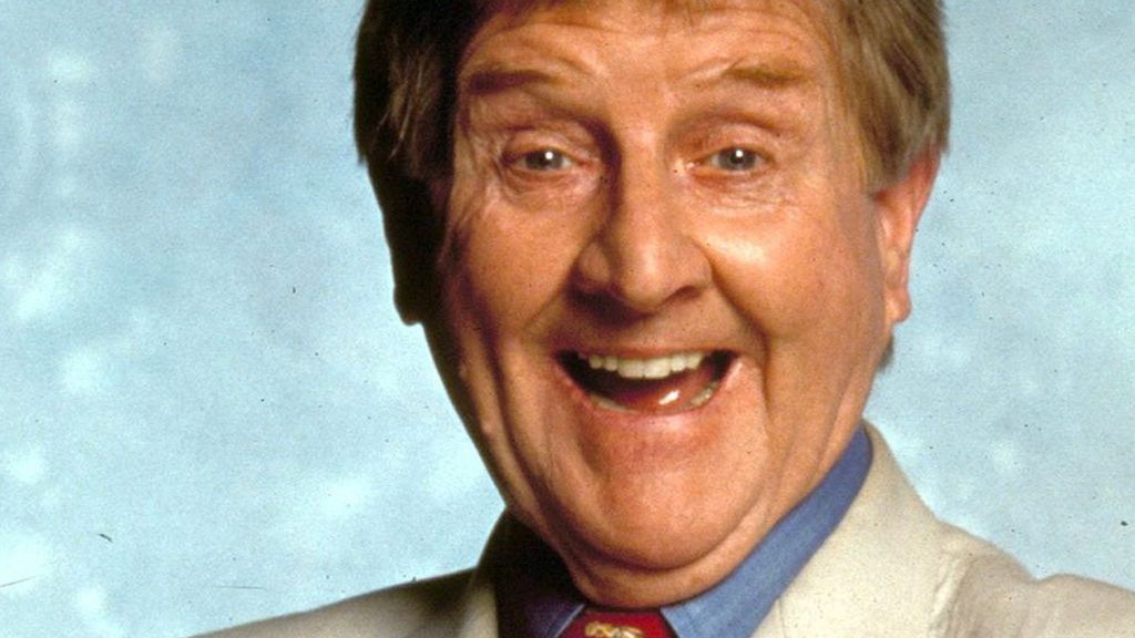 Comedian Norman Collier dies aged 87 - BBC News
