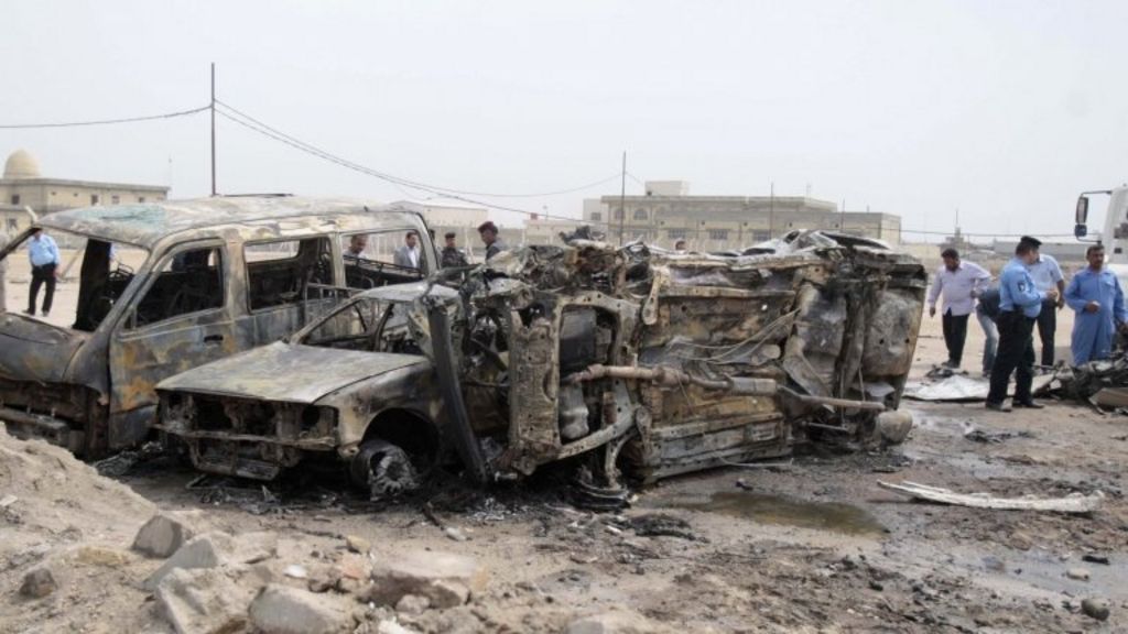 Iraq car bomb kills 10 near Basra as anniversary nears - BBC News