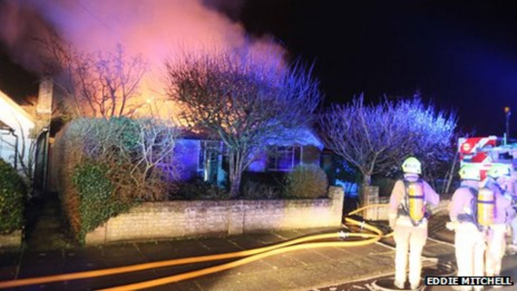 Woman's body found after Worthing house fire - BBC News