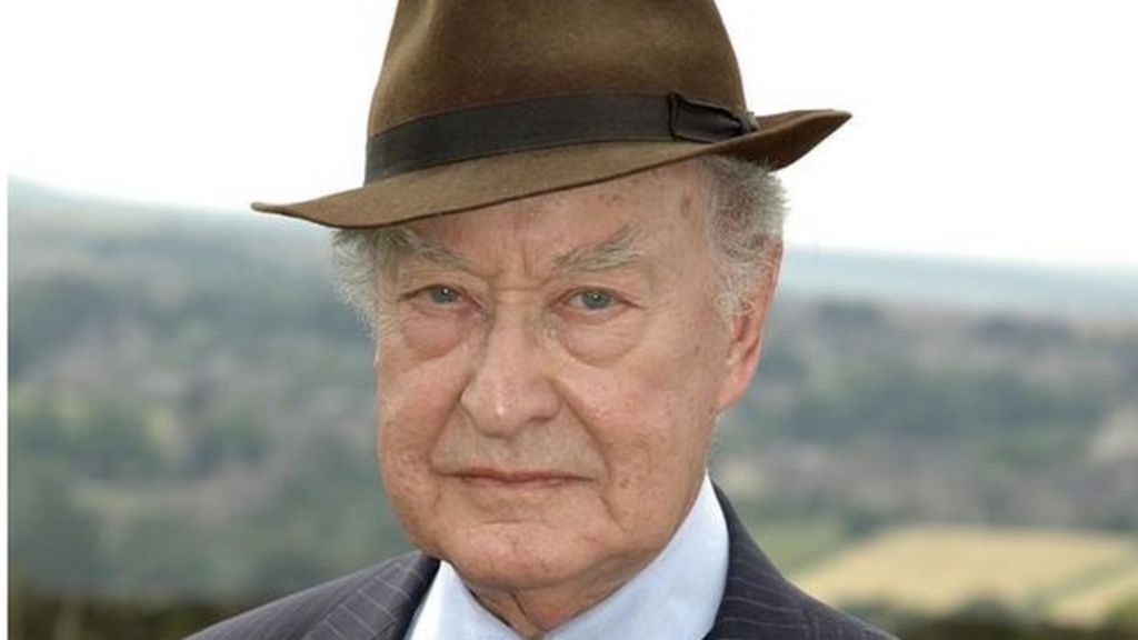 A look back at the life of Frank Thornton - BBC News