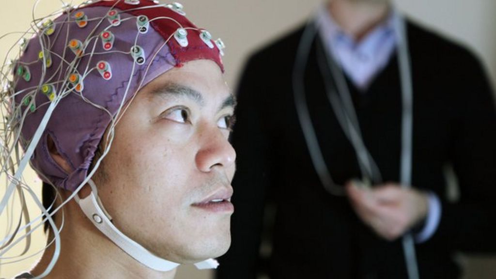 How the brain responds to making mistakes - BBC News