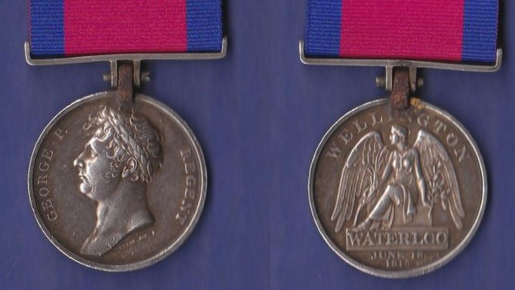Waterloo medal auctioned for three times its estimate - BBC News