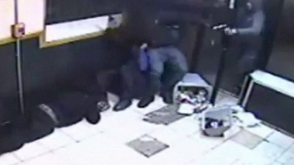 Terror in US food store as gunman opens fire - BBC News