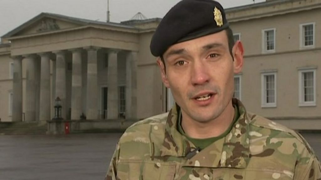 Honours soldier 'quite comfortable' defusing bombs - BBC News