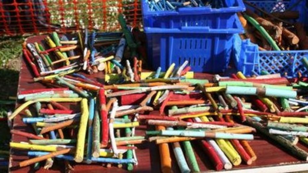 World Pooh Sticks Championship hit by high river levels - BBC News