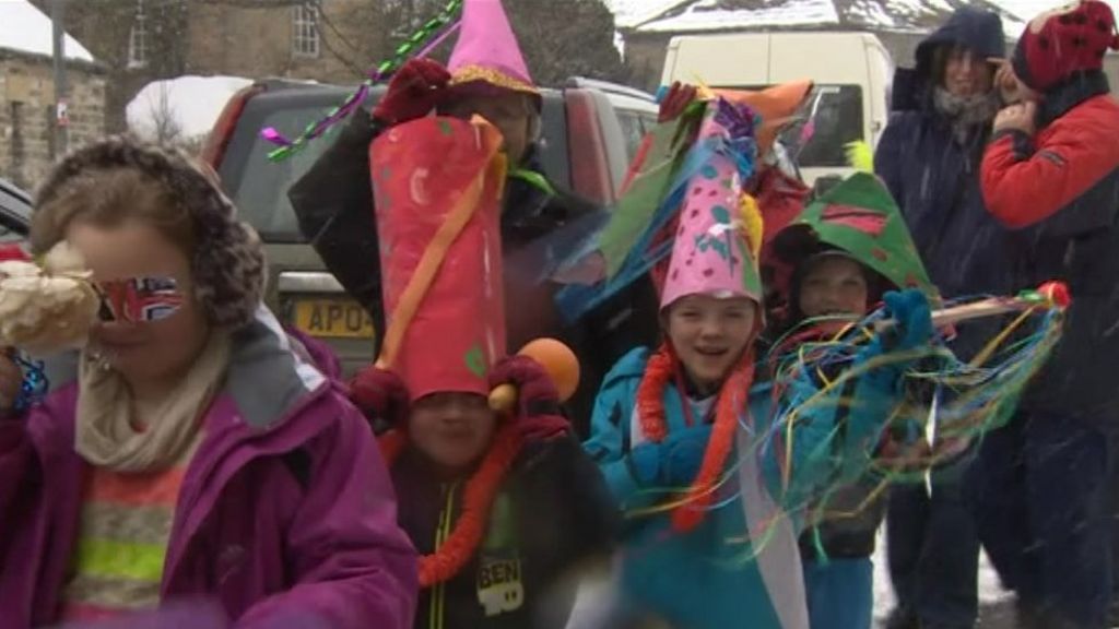 Bishop Auckland school holds Easter carnival in the snow - BBC News