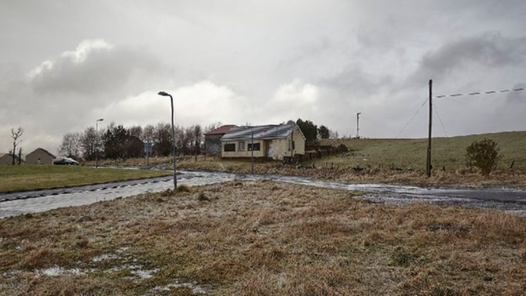 New Cumnock wins Carbuncle award - BBC News