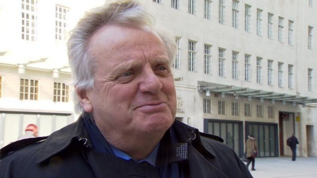 Tony Hall 'will restore trust', says former BBC boss - BBC News