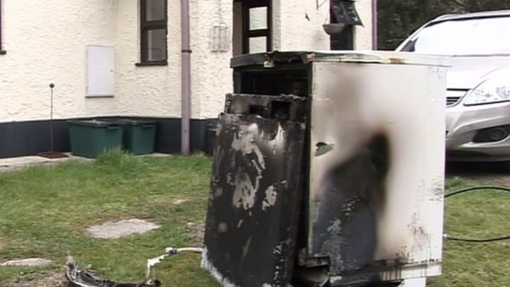 Dishwasher warning after Wareham house fire - BBC News