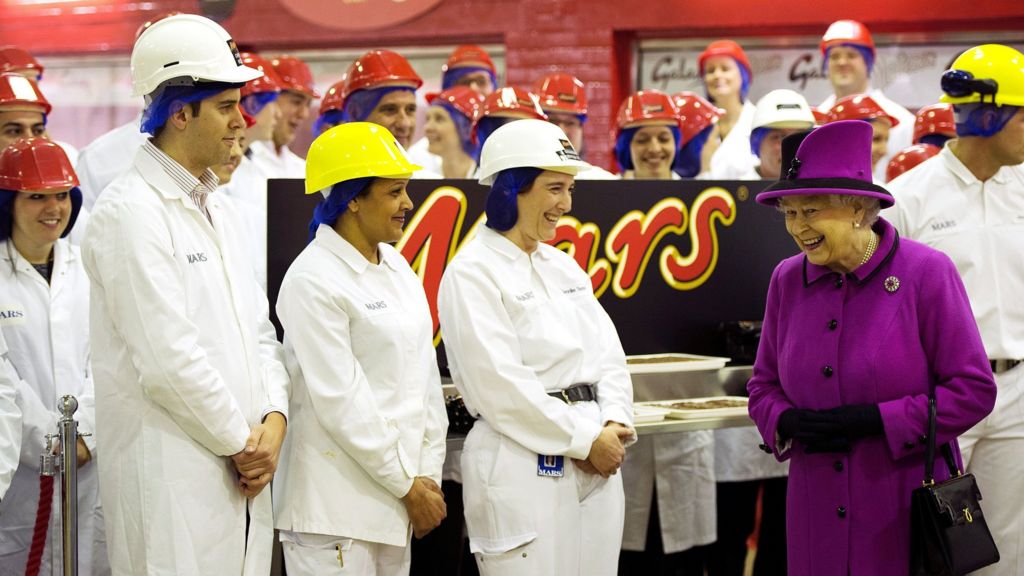 Queen and Duke of Edinburgh visit Mars factory in Slough - BBC News