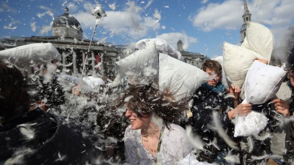 Check out this pillow fight... - BBC Newsround
