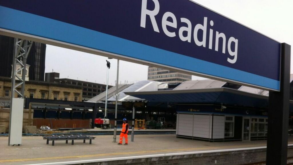 Reading Station reopens after platform refurbishments - BBC News