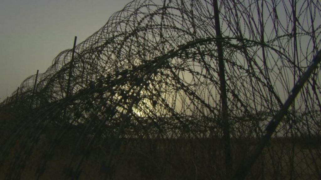 Saudi Arabia builds giant Yemen border fence - BBC News
