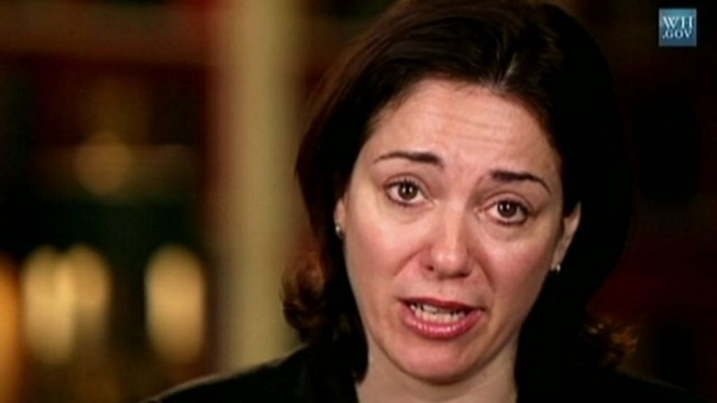 Sandy Hook mother replaces Obama for guns radio address - BBC News