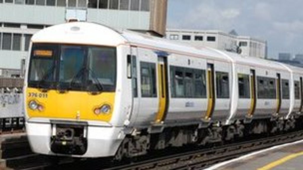 Southeastern Train passengers stranded in conductor mix-up - BBC News