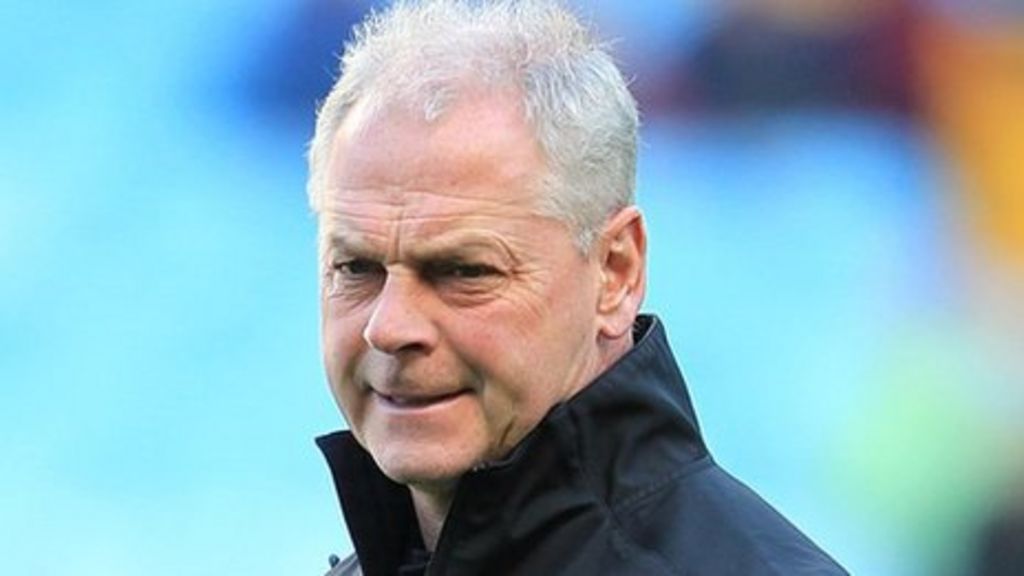 Kevin MacDonald: Swindon boss says pressure for play-offs remains - BBC ...