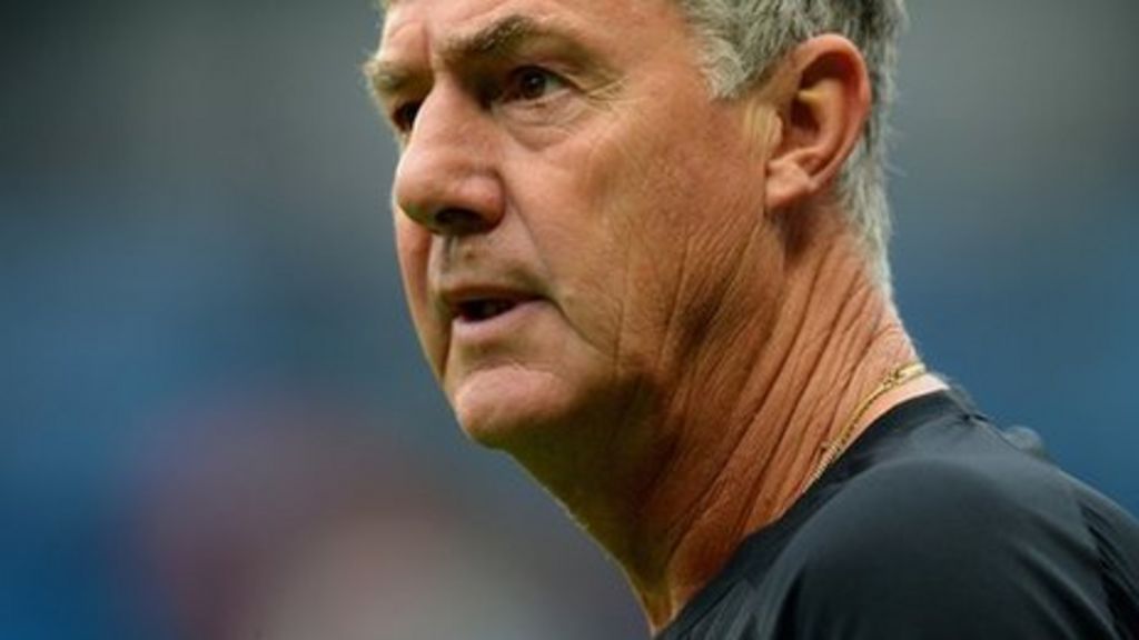 Man City coach Brian Kidd discusses prostate cancer battle - BBC Sport