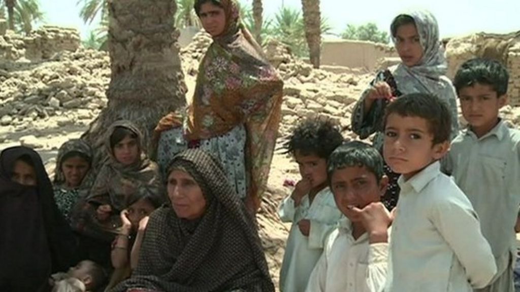 Quake leaves families homeless in Baluchistan, Pakistan - BBC News