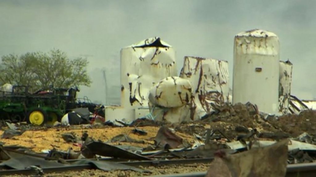 Search for survivors after Texas Waco fertiliser plant blast - BBC News