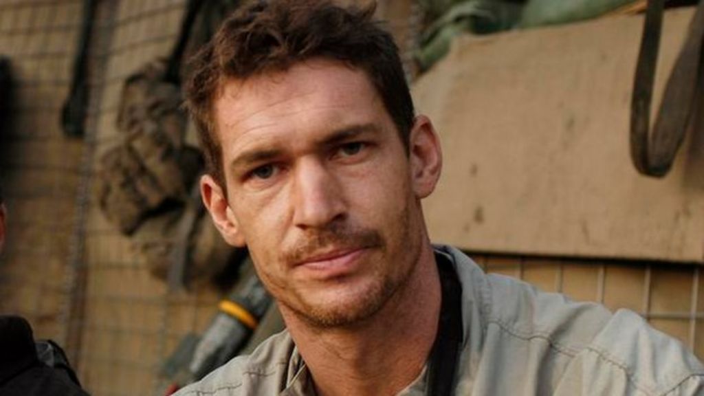 Killed documentary maker Tim Hetherington remembered in film - BBC News