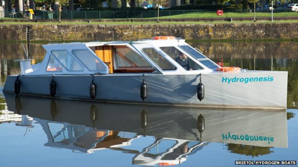 Hydrogen-powered passenger boat takes to Bristol's waters - BBC News