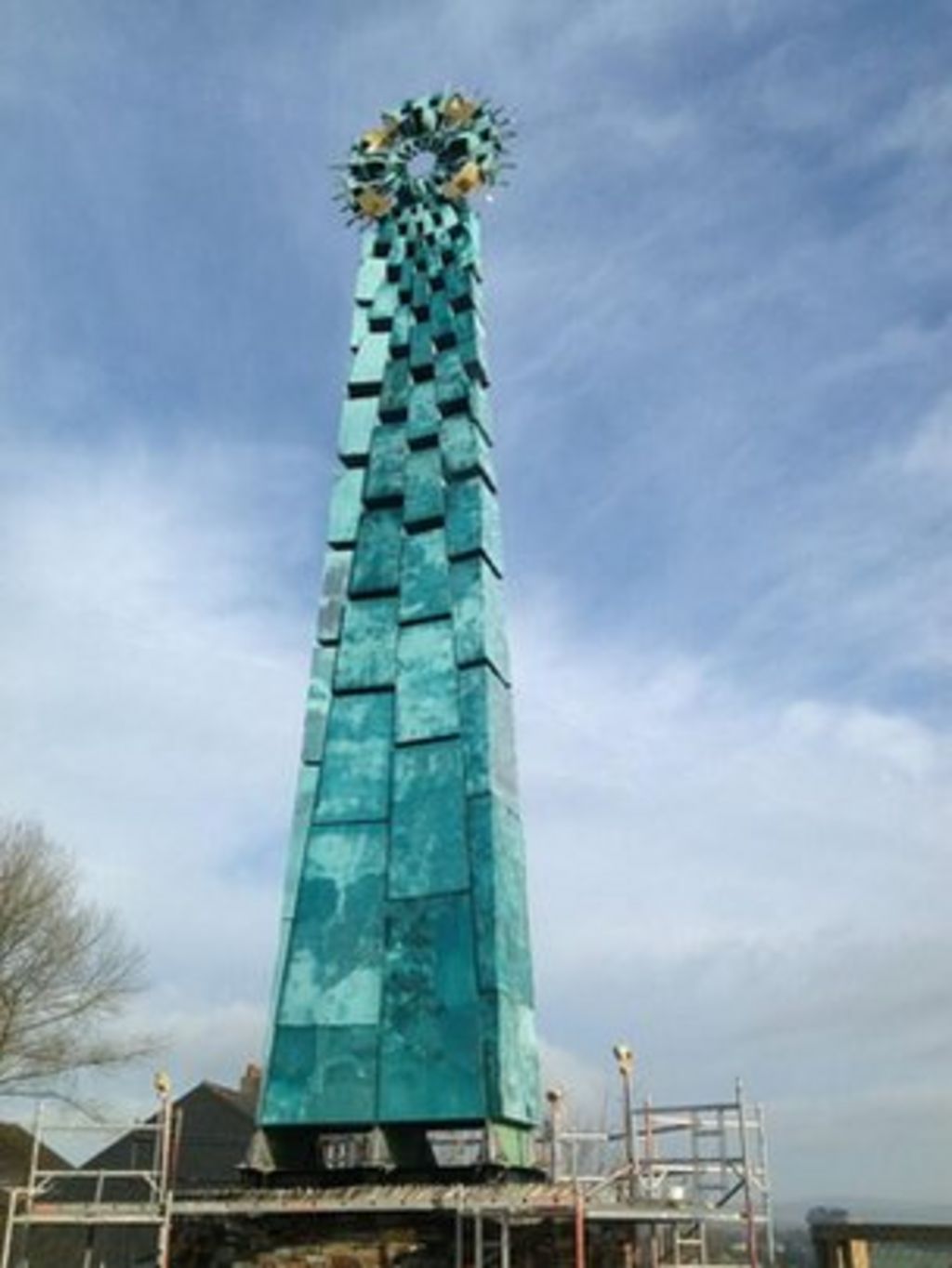 Saltash Celtic cross marks Cornwall boundary - BBC News